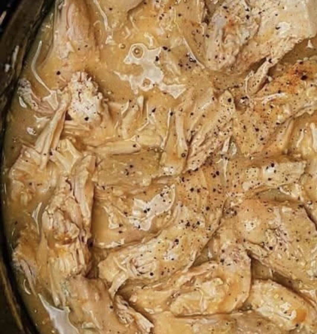 Slow Cooker Chicken Breasts with Gravy - DEESVIRAL