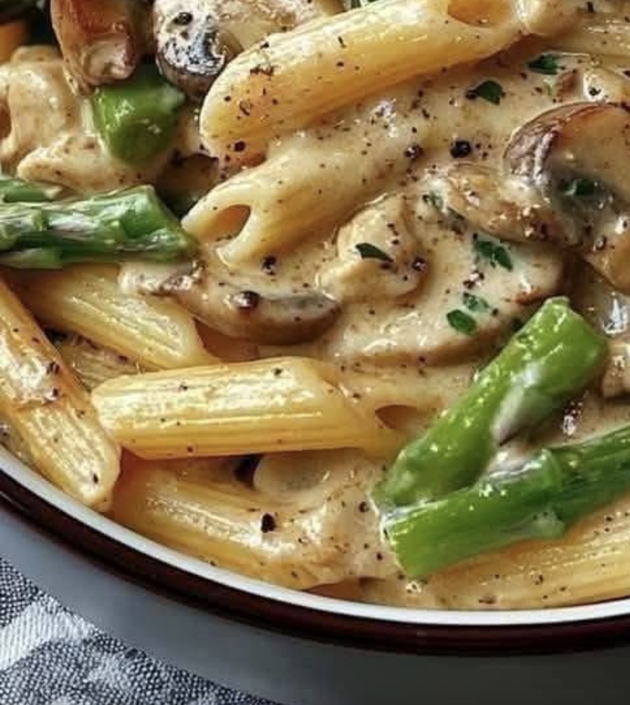 Creamy Mushroom and Asparagus Chicken Penne - DEESVIRAL