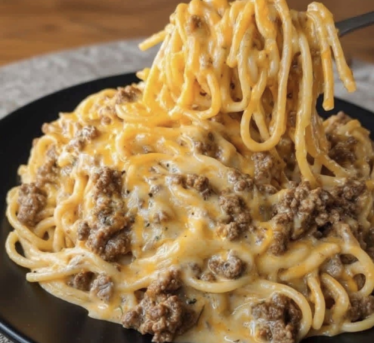 Garlic Butter Beef Spaghetti in Cheddar Cream Sauce - DEESVIRAL